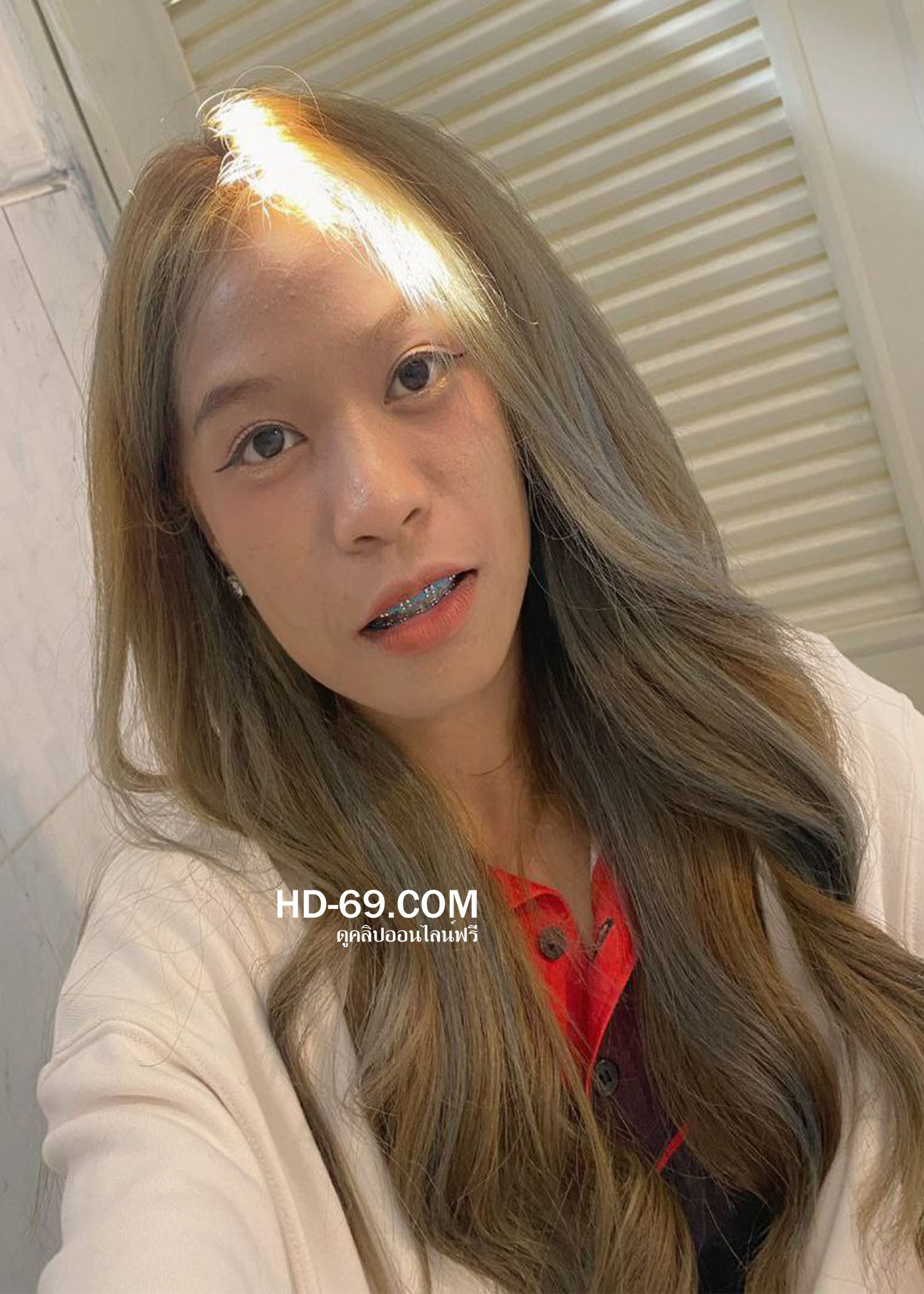คลิปหลุดไทย เย็ดสาวออฟฟิตย้อมผมสีทองอมควยให้เสร็จโดนจับเย็ดจากข้างหลัง เสียงไทยชัดเจนเย็ดหีโครต